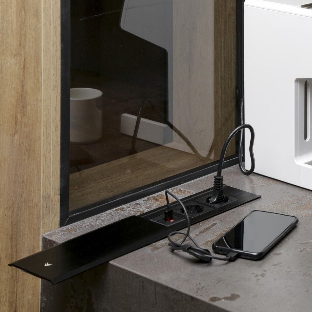 Sistema de Enchufes con USB para Escritorios y Pared hbt | Lider